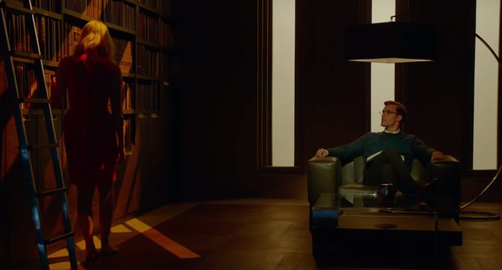 Tau: la recensione del film di Federico D'Alessandro con Maika Monroe ...