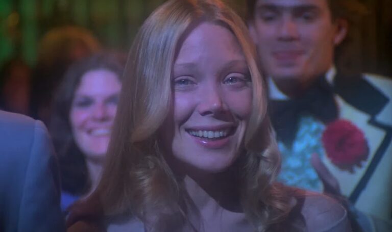 Dossier: Carrie - Lo sguardo di Satana, De Palma ci insegna come si ...